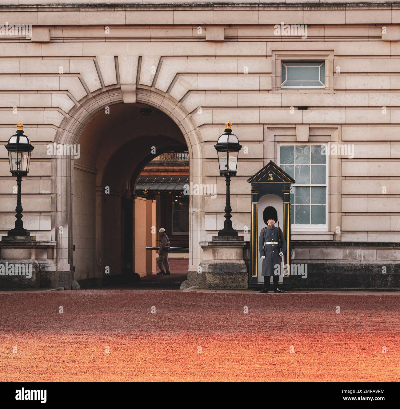 A soldier standing guard at Buckingham Palace in London, United Kingdom ...