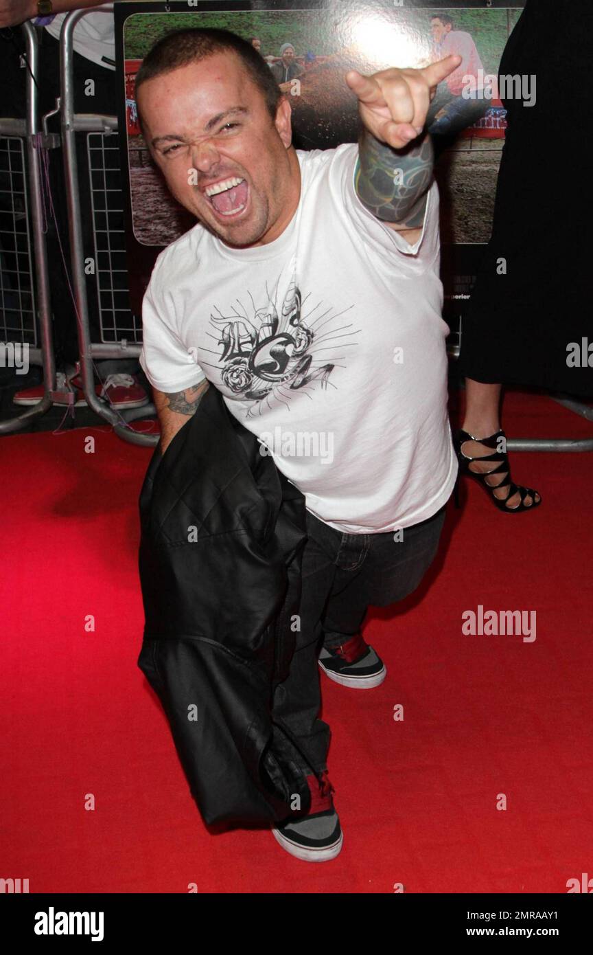Jason 'Wee Man' Acuna walks the red carpet at the premiere of "Jackass ...