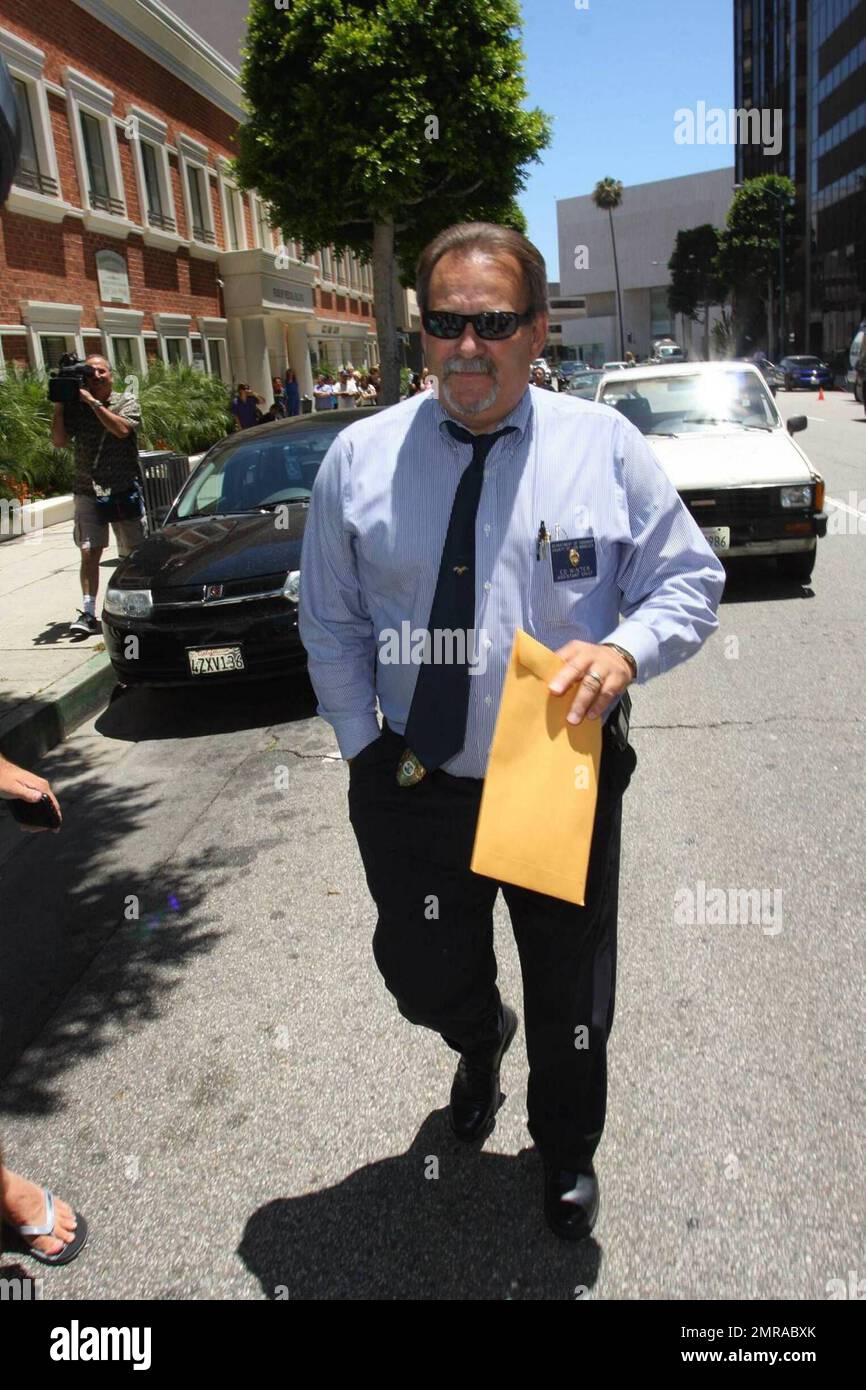 Assistant chief coroner hi-res stock photography and images - Alamy