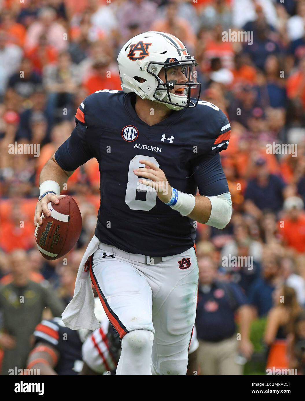 Auburn quarterback Jarrett Stidham (8) looks to pass during the second ...