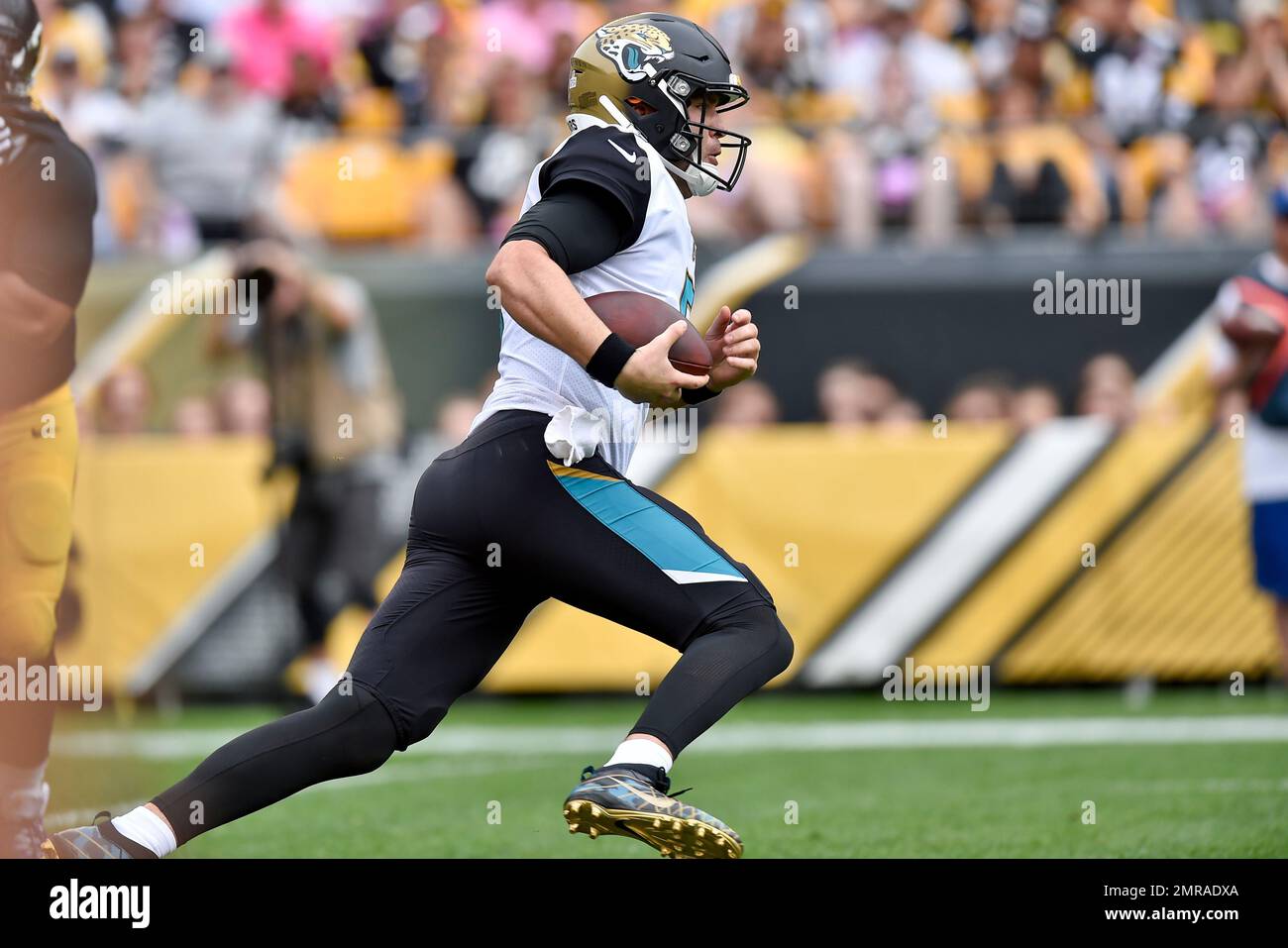 Jacksonville Jaguars quarterback Blake Bortles (5) plays in an NFL ...
