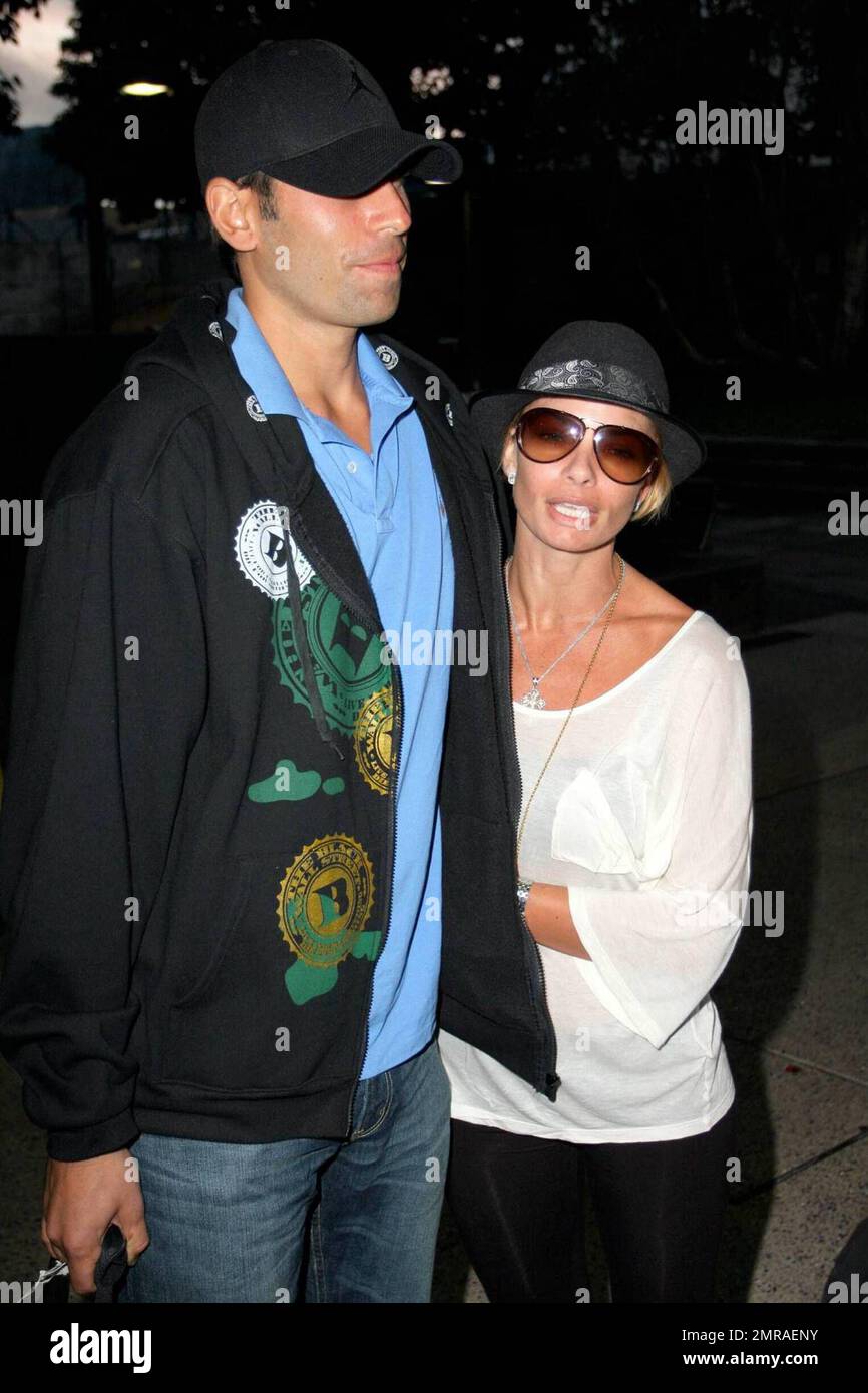 Happy newlywed couple "My Name Is Earl" star Jaime Pressly and husband ...