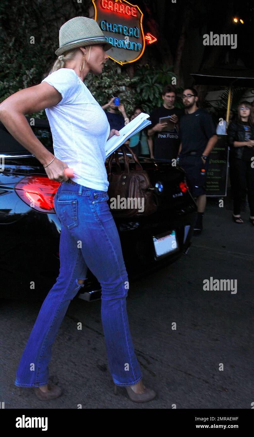 Actress Jaime Pressly Looks Lovely In A Tan Fedora White Top And Jeans