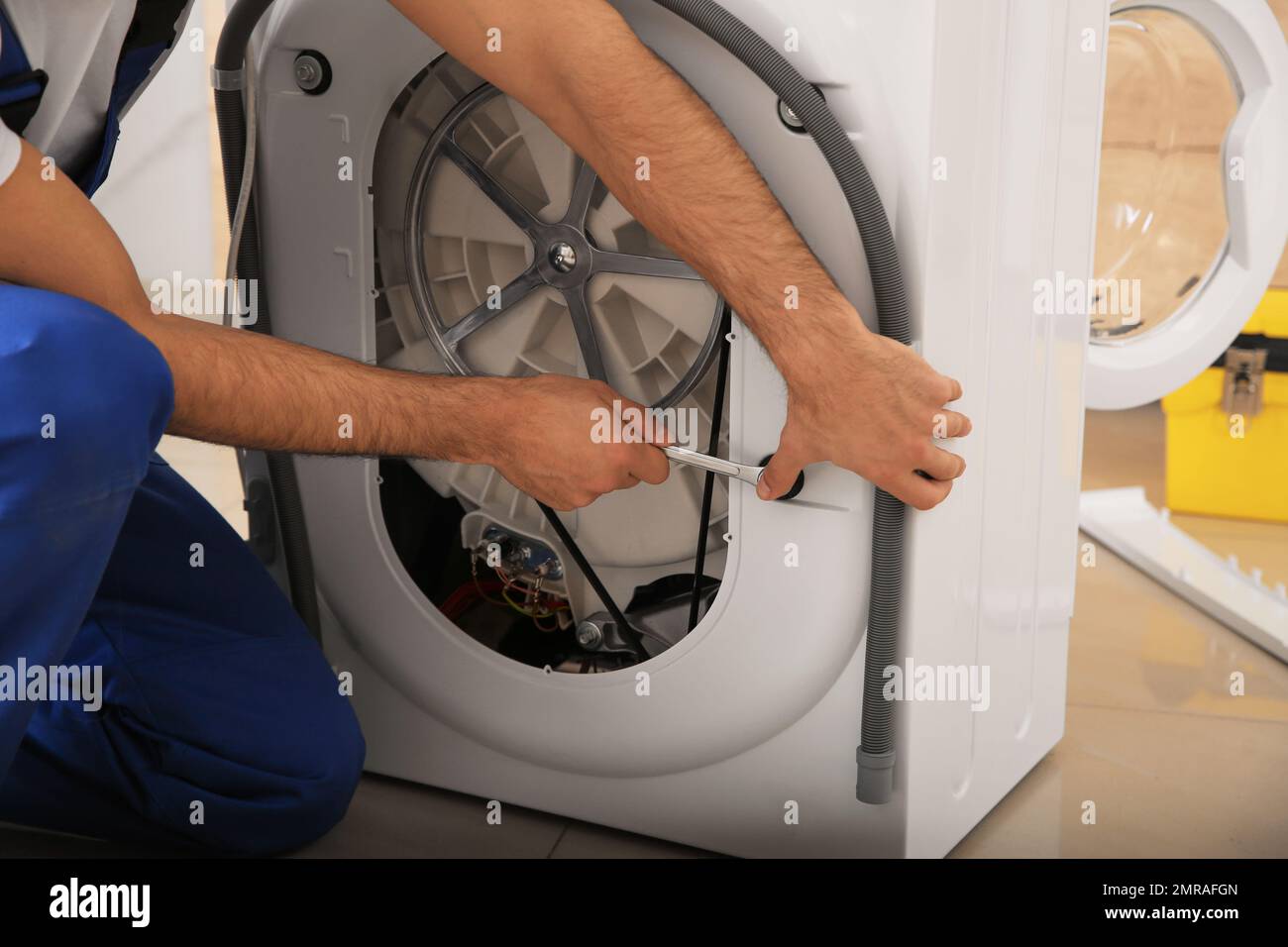 Broken washing machine hi-res stock photography and images - Alamy