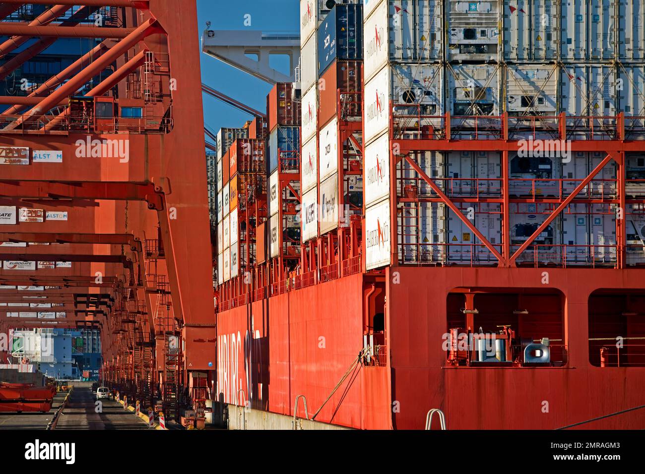 Container ship of the Cap-San class at the container terminal Eurogate ...