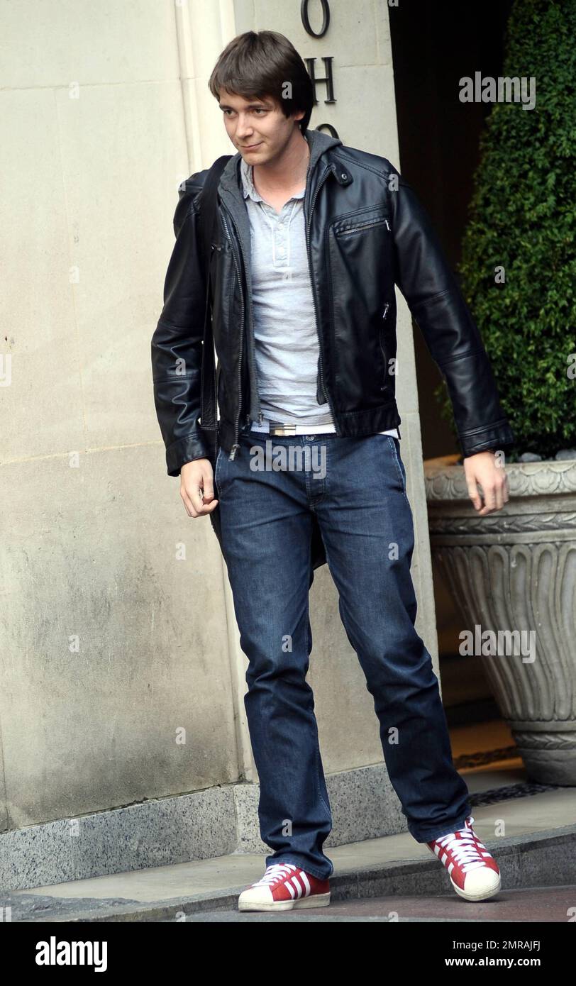 English actors best known for their roles as Fred and George Weasley in ...