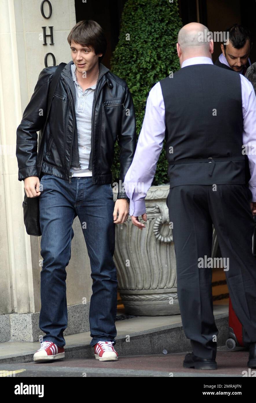 English actors best known for their roles as Fred and George Weasley in the "Harry Potter ...