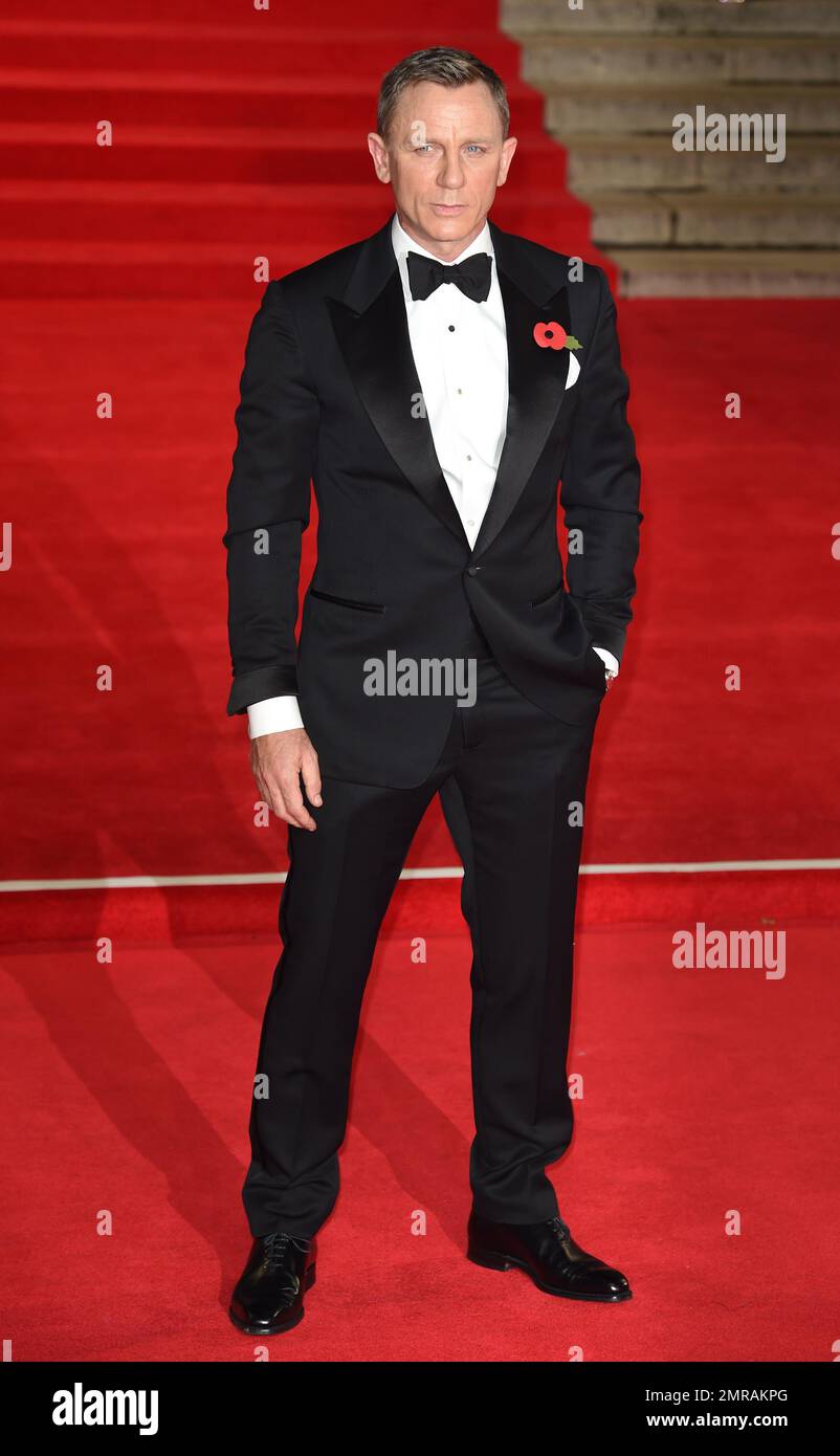 Daniel craig brown suit hi-res stock photography and images - Alamy