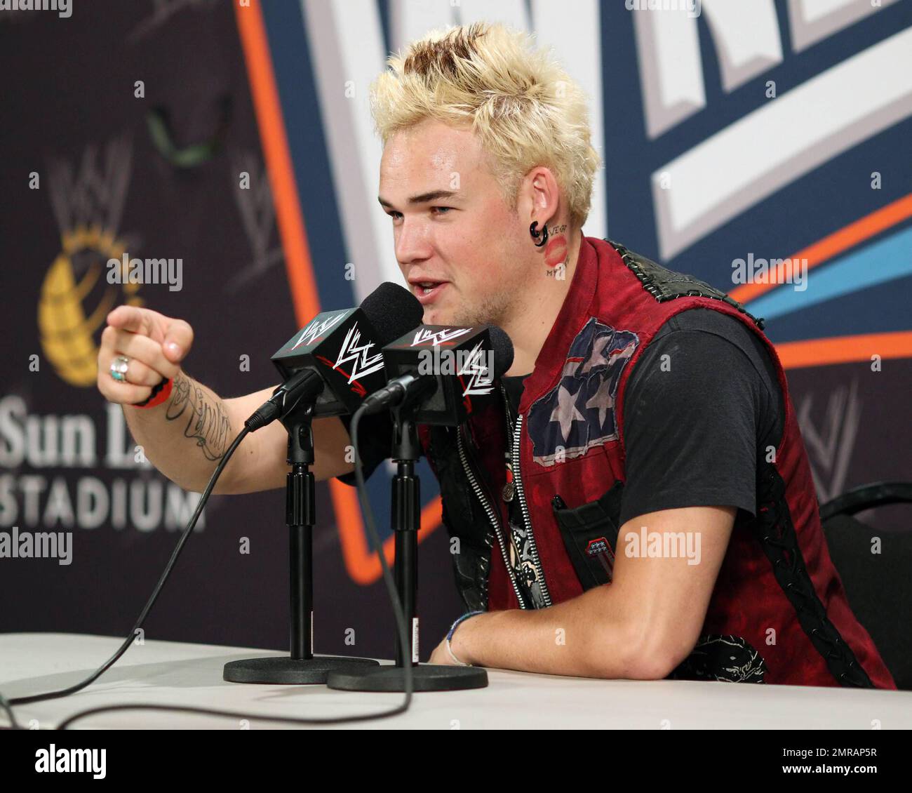 Wrestlemania 28 hi-res stock photography and images - Alamy