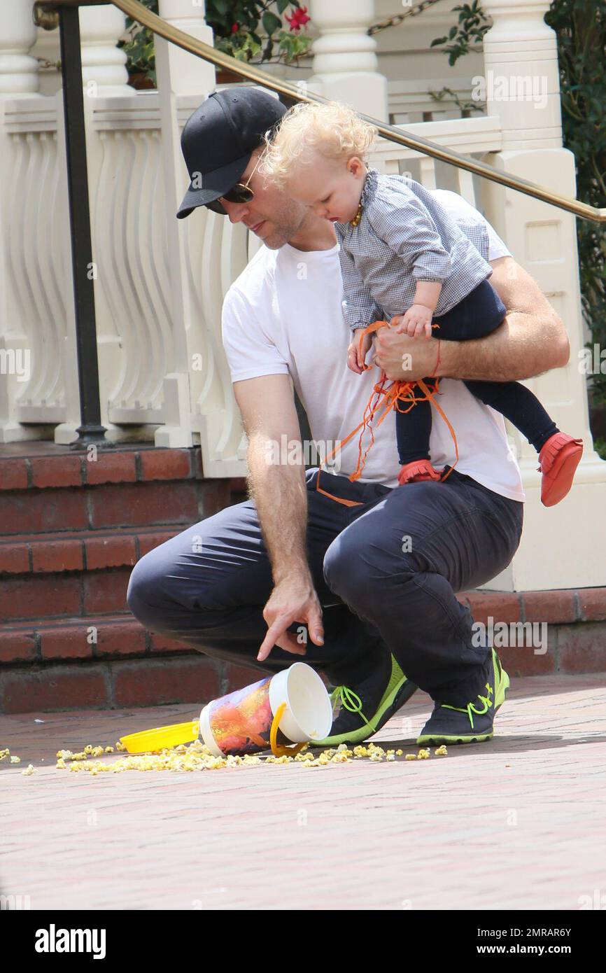 Its a small world disneyland ca hi-res stock photography and images - Alamy