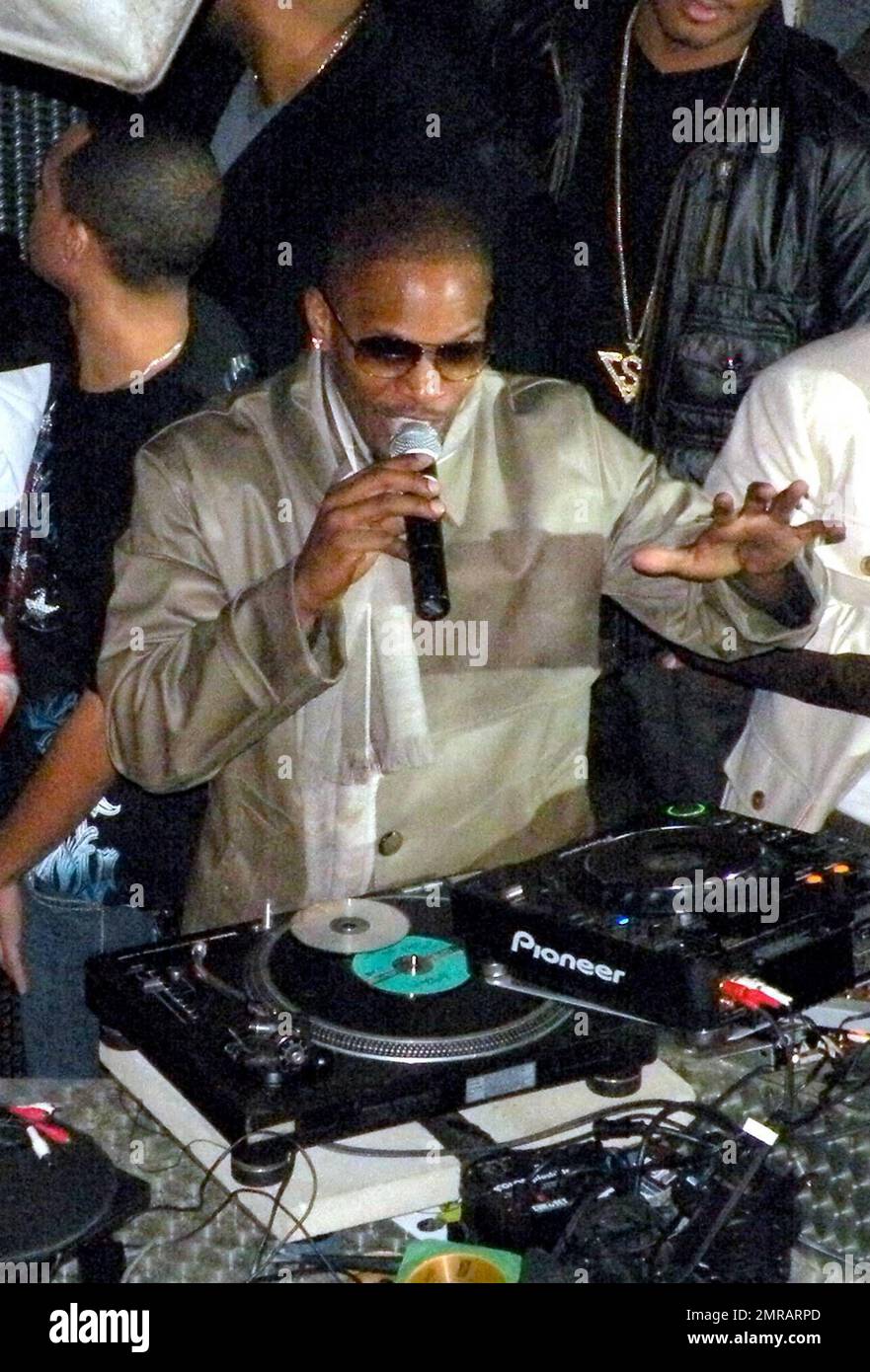 Exclusive!! Oscar-winning actor and singer Jamie Foxx hosts a preview ...