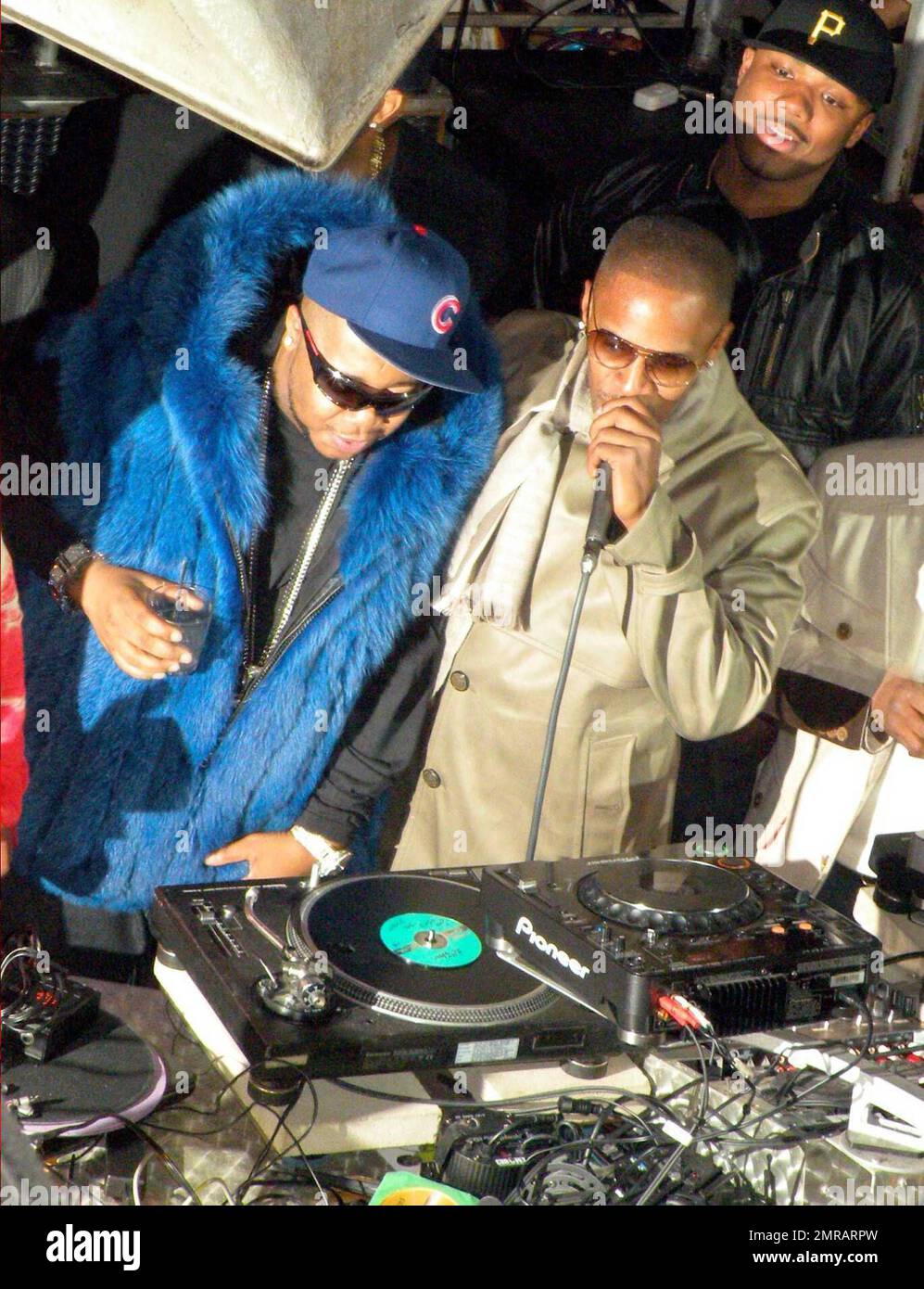 Exclusive!! Oscar-winning actor and singer Jamie Foxx hosts a preview ...