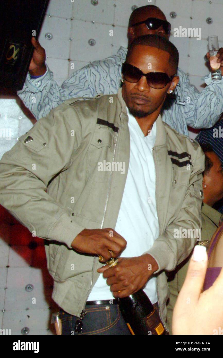 Exclusive!! Jamie Foxx celebrates the New Year with champagne and ...