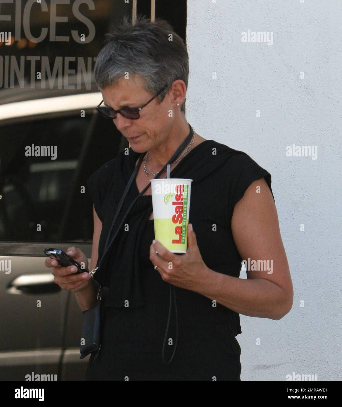 Exclusive!! Jamie Lee Curtis has a curbside lunch in Beverly HIlls ...