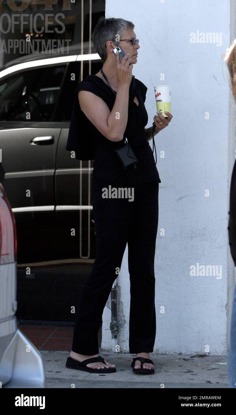 Exclusive!! Jamie Lee Curtis has a curbside lunch in Beverly HIlls ...