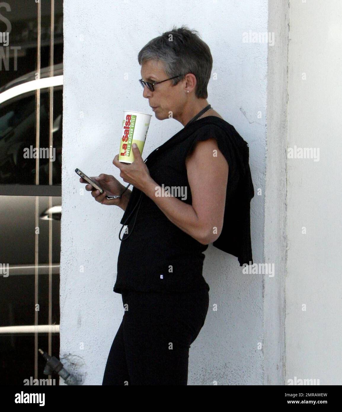 Exclusive!! Jamie Lee Curtis has a curbside lunch in Beverly HIlls ...