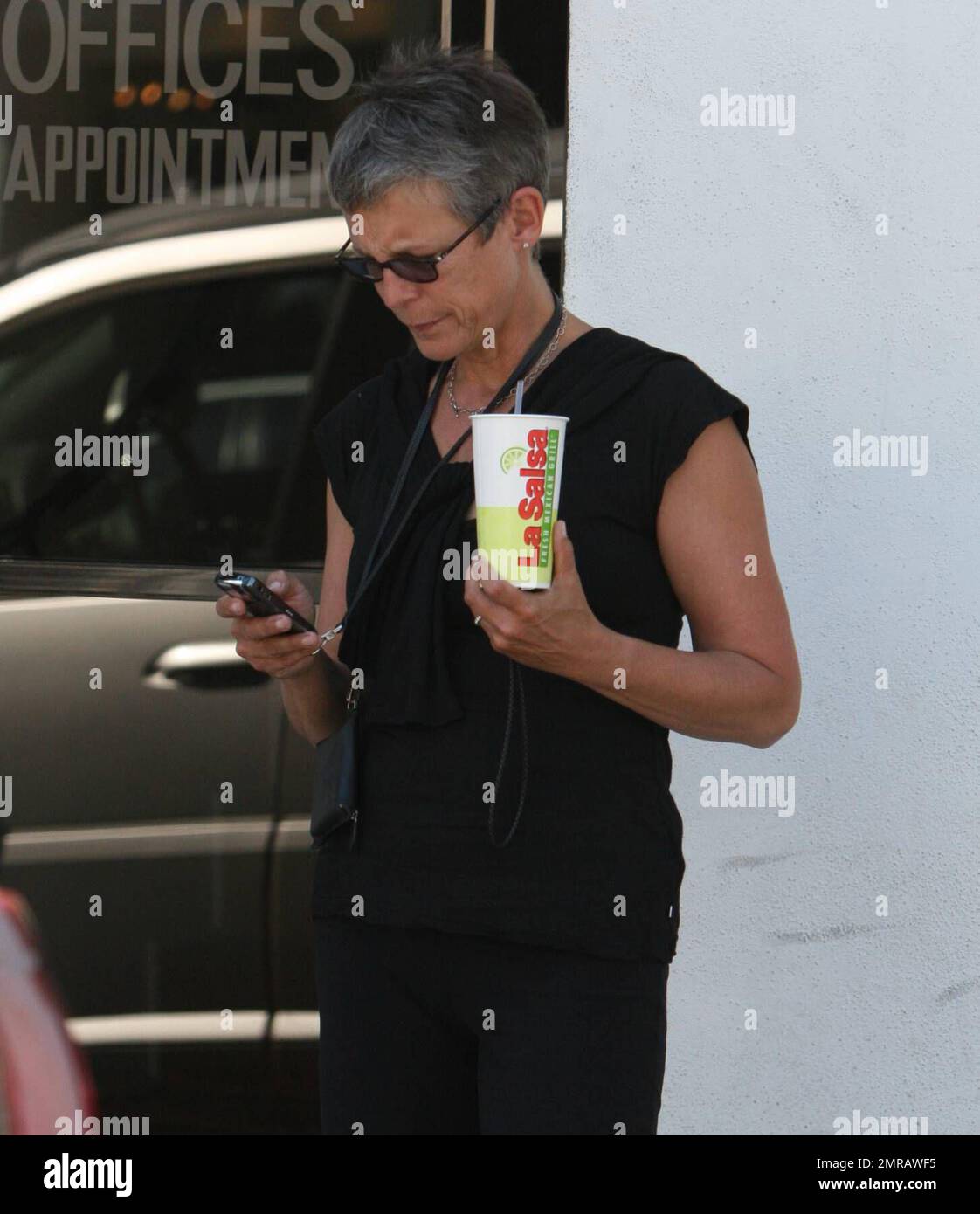 Exclusive!! Jamie Lee Curtis has a curbside lunch in Beverly HIlls ...