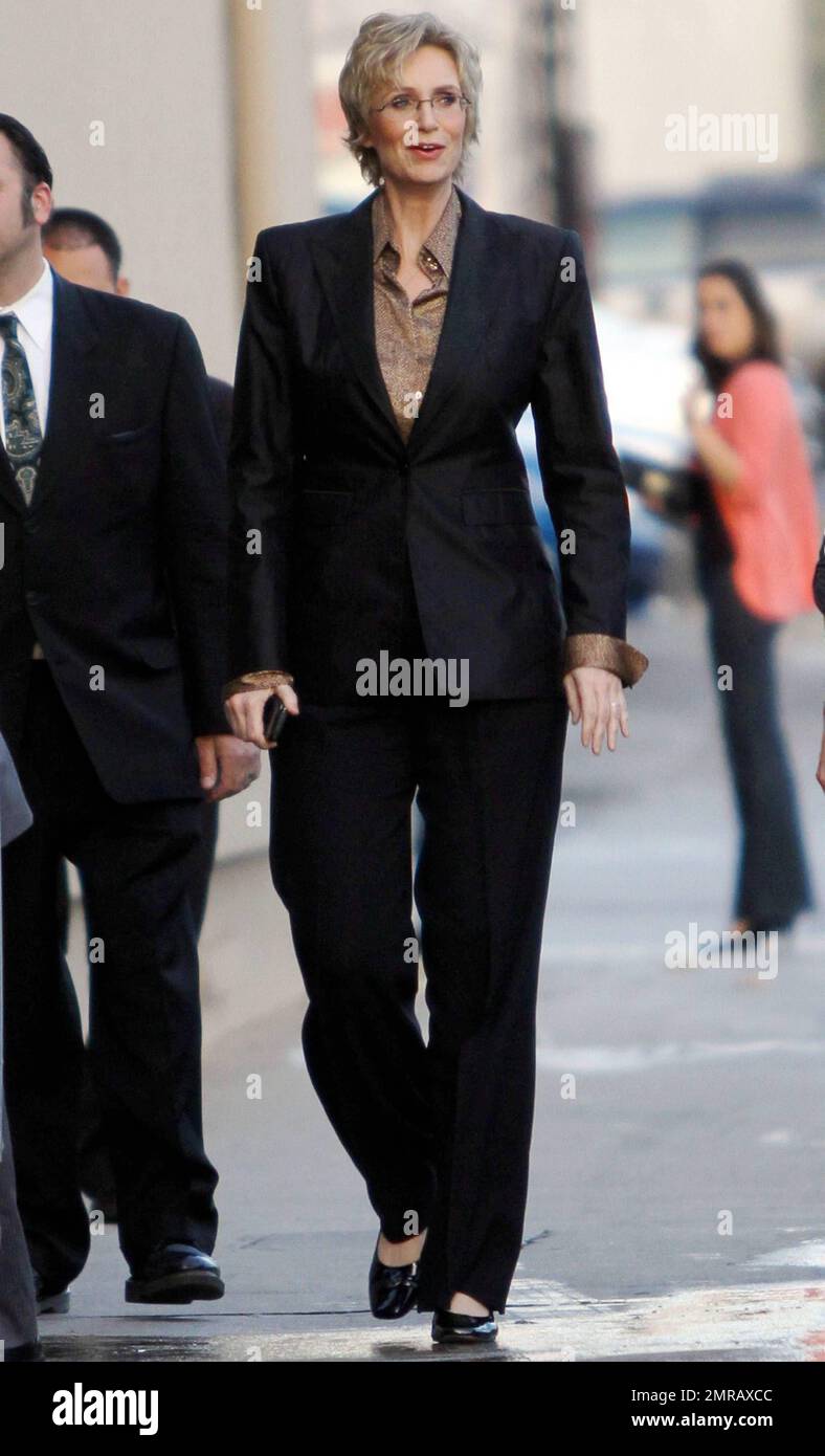 "Glee" star Jane Lynch arrives with wife Dr. Lara Embry at the "Jimmy ...