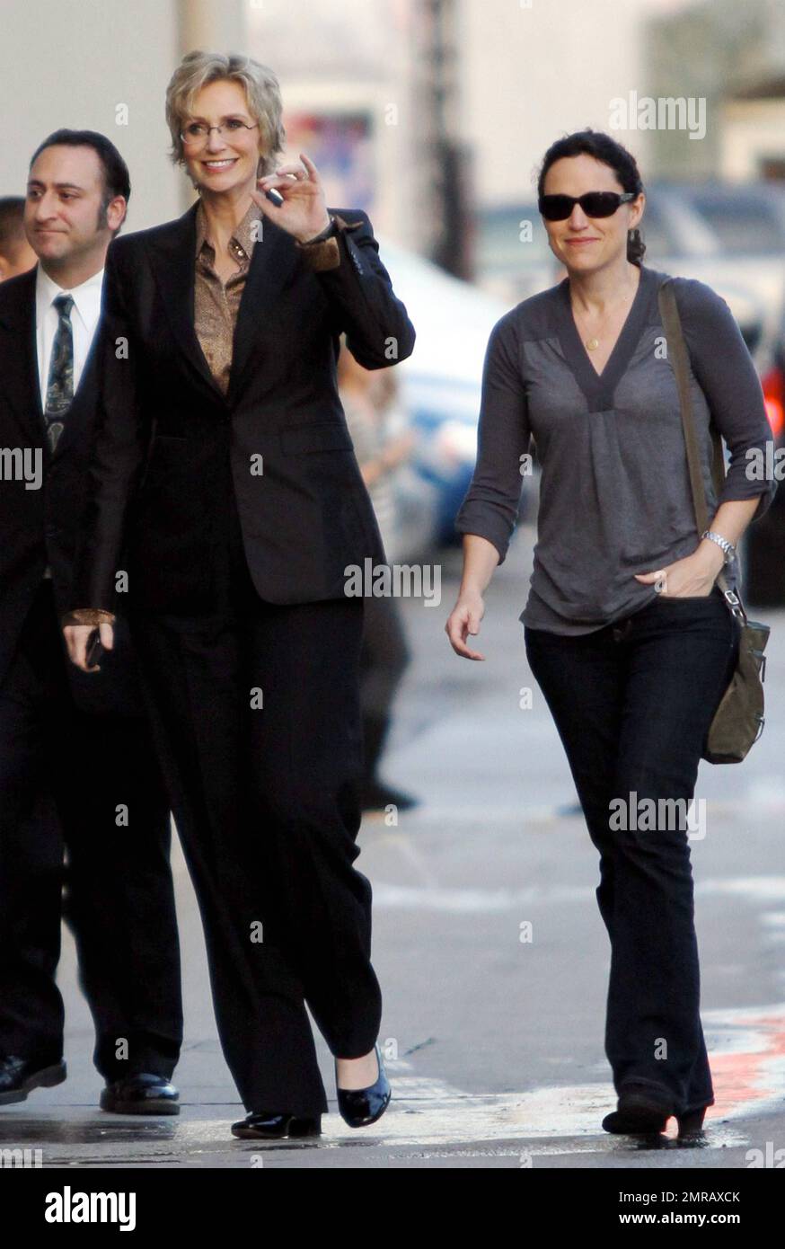 "Glee" star Jane Lynch arrives with wife Dr. Lara Embry at the "Jimmy ...