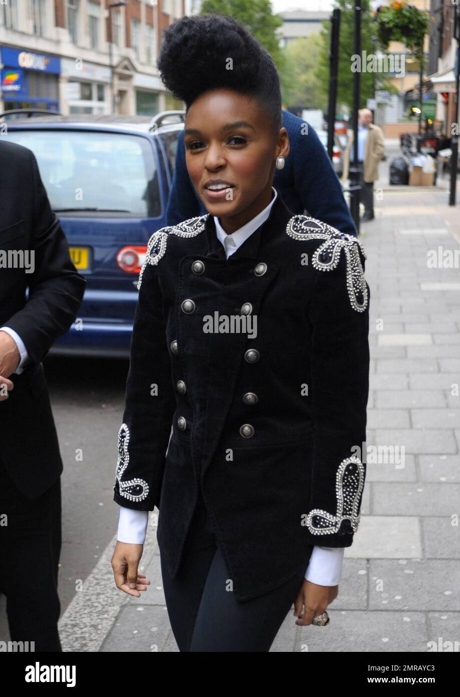 EXCLUSIVE!! Grammy nominated singer Janelle Monae shows off her ...
