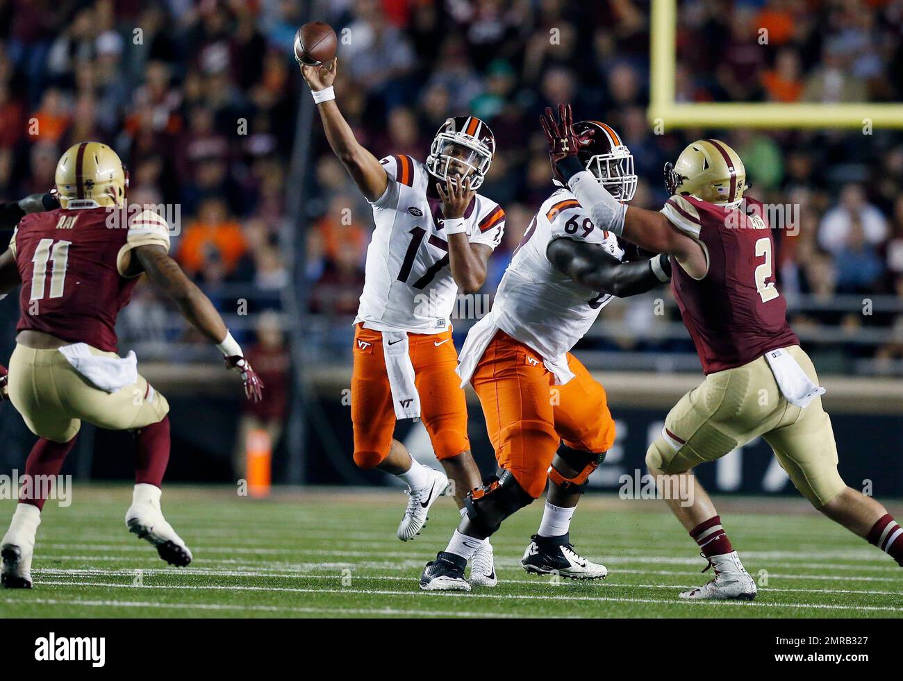 Virginia Tech's Josh Jackson (17) passes during the first half of an ...