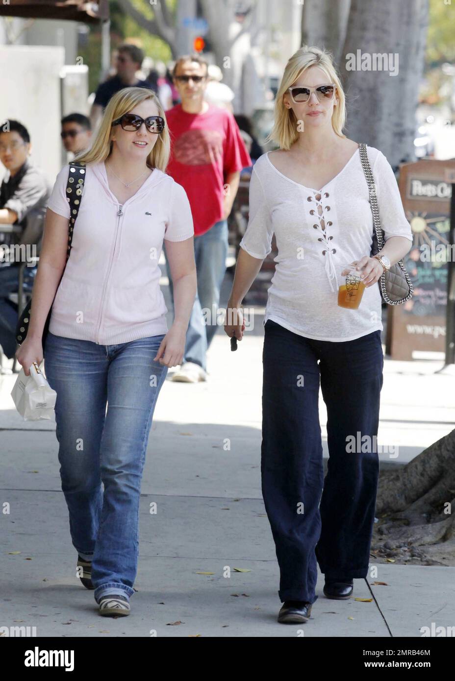 A pregnant January Jones and a friend grab lunch in Hollywood before ...