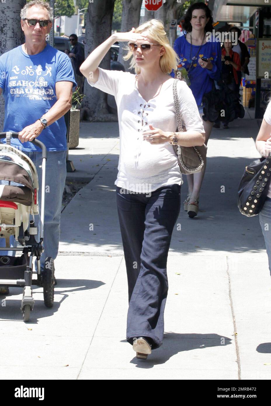 A pregnant January Jones and a friend grab lunch in Hollywood before ...