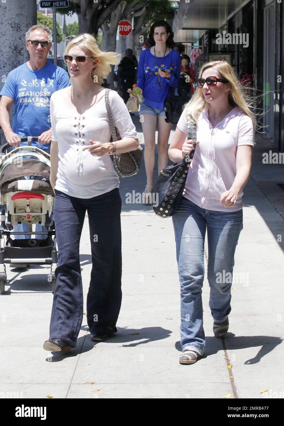A pregnant January Jones and a friend grab lunch in Hollywood before ...