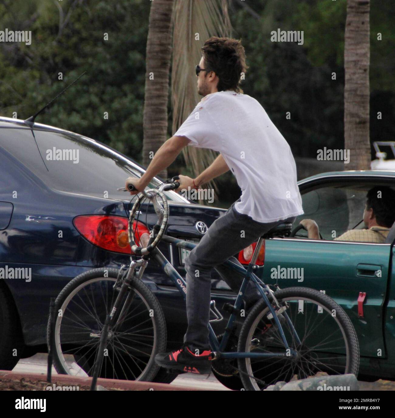 EXCLUSIVE!! Actor turned rock star, Jared Leto, takes a ride on a bike ...