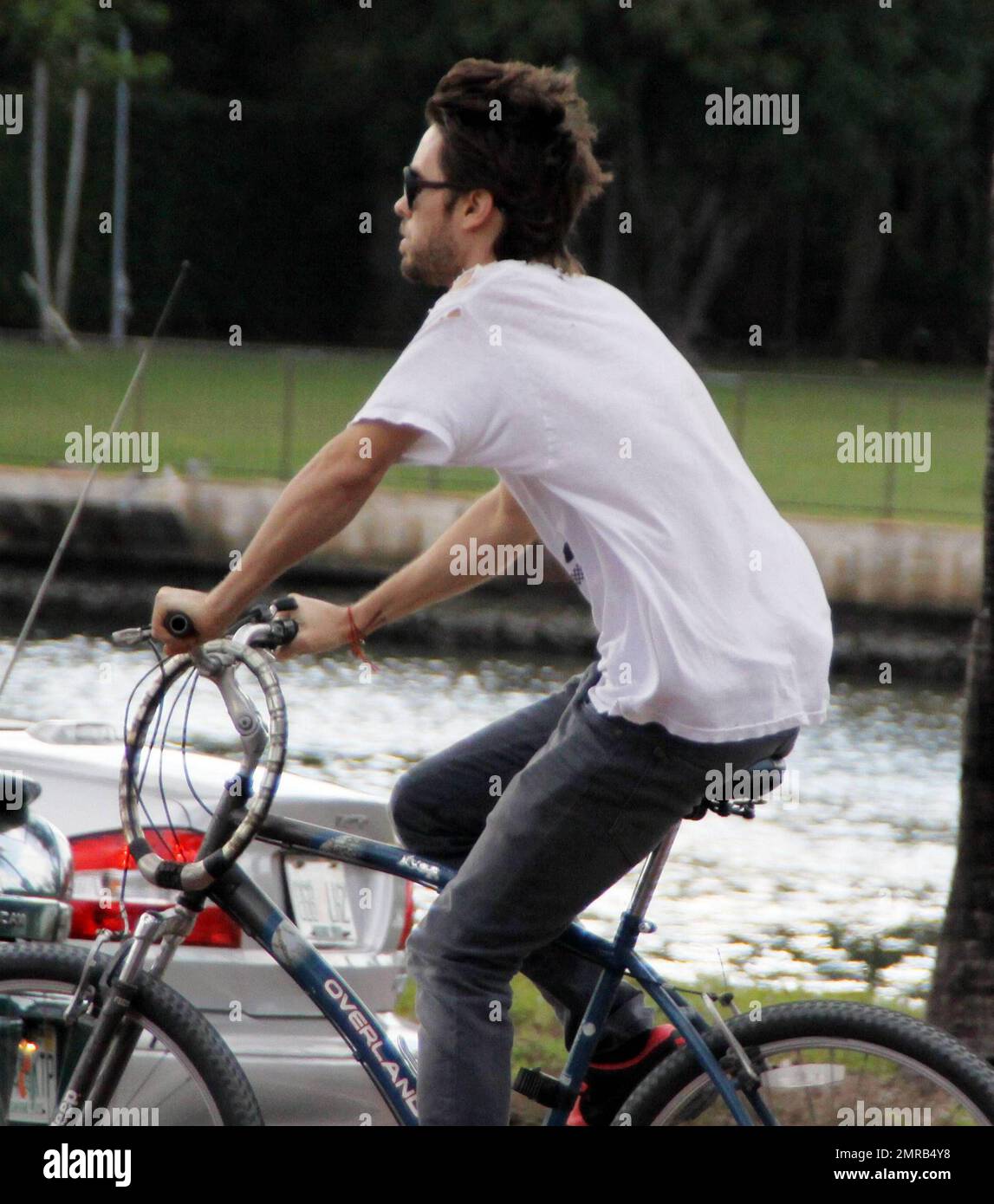 EXCLUSIVE!! Actor turned rock star, Jared Leto, takes a ride on a bike ...