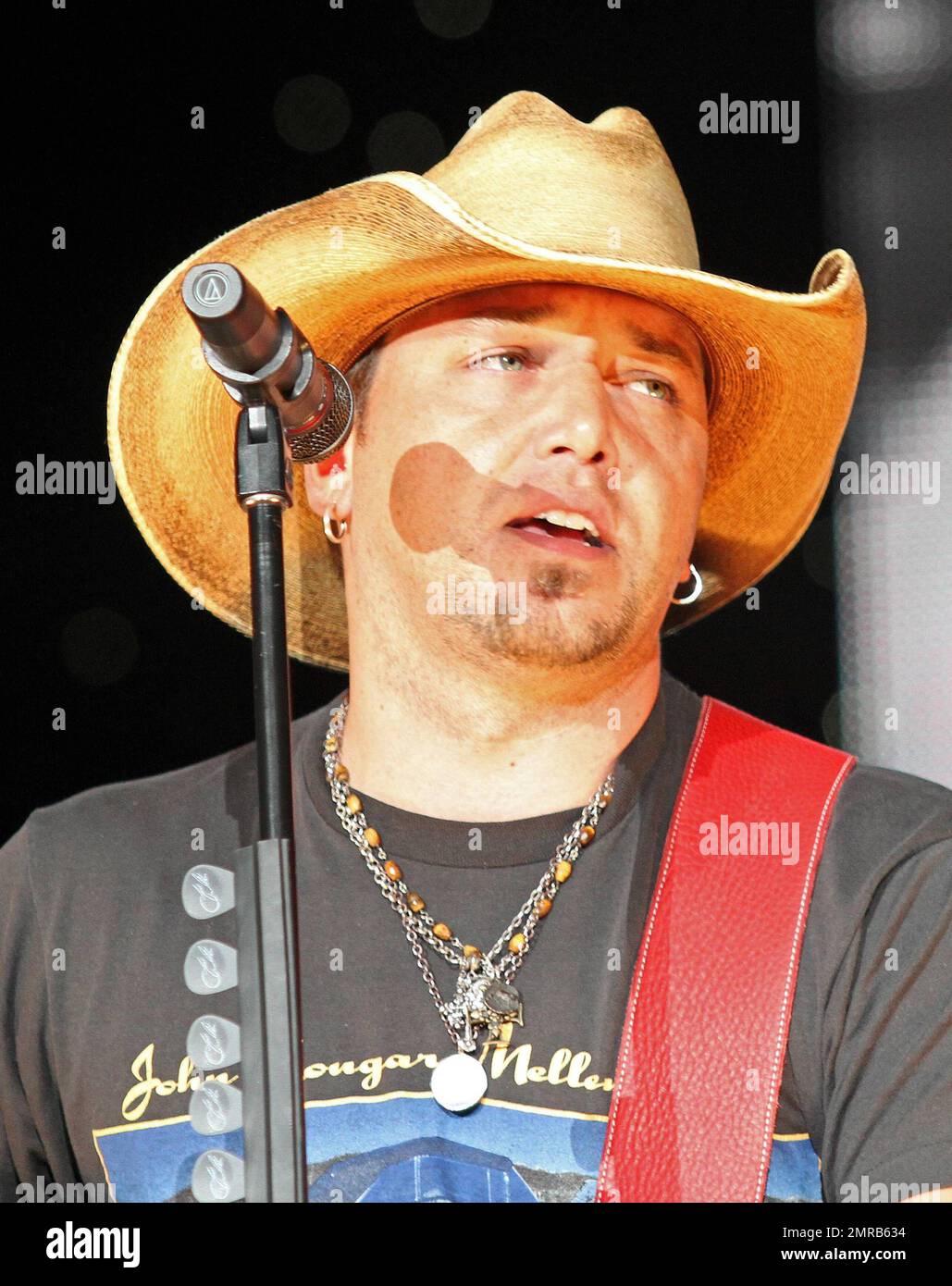 Country star Jason Aldean performs in concert at the Time Warner Music ...