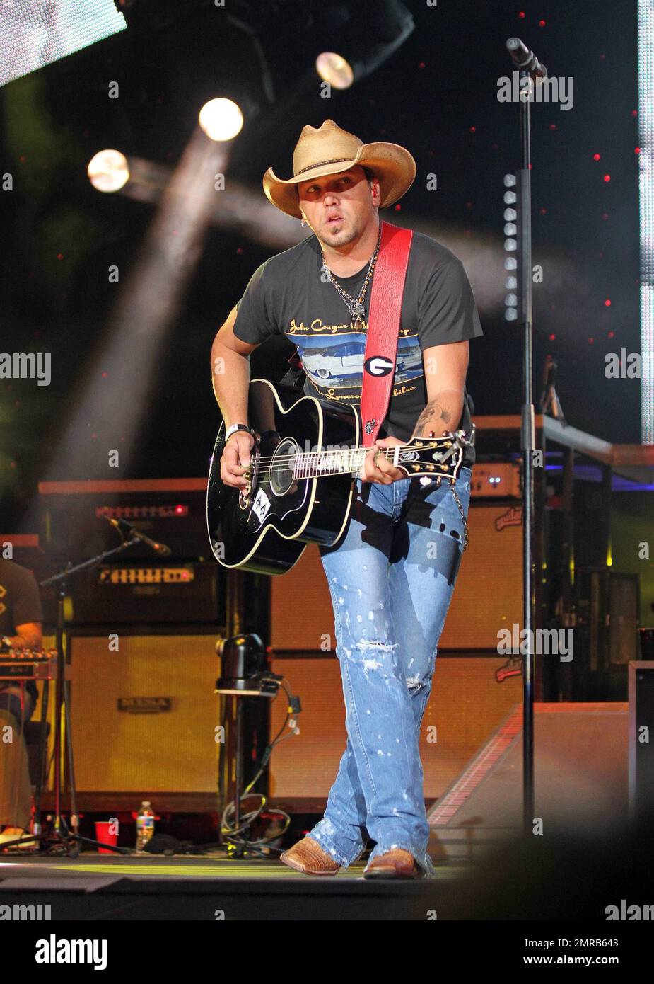 Country star Jason Aldean performs in concert at the Time Warner Music ...