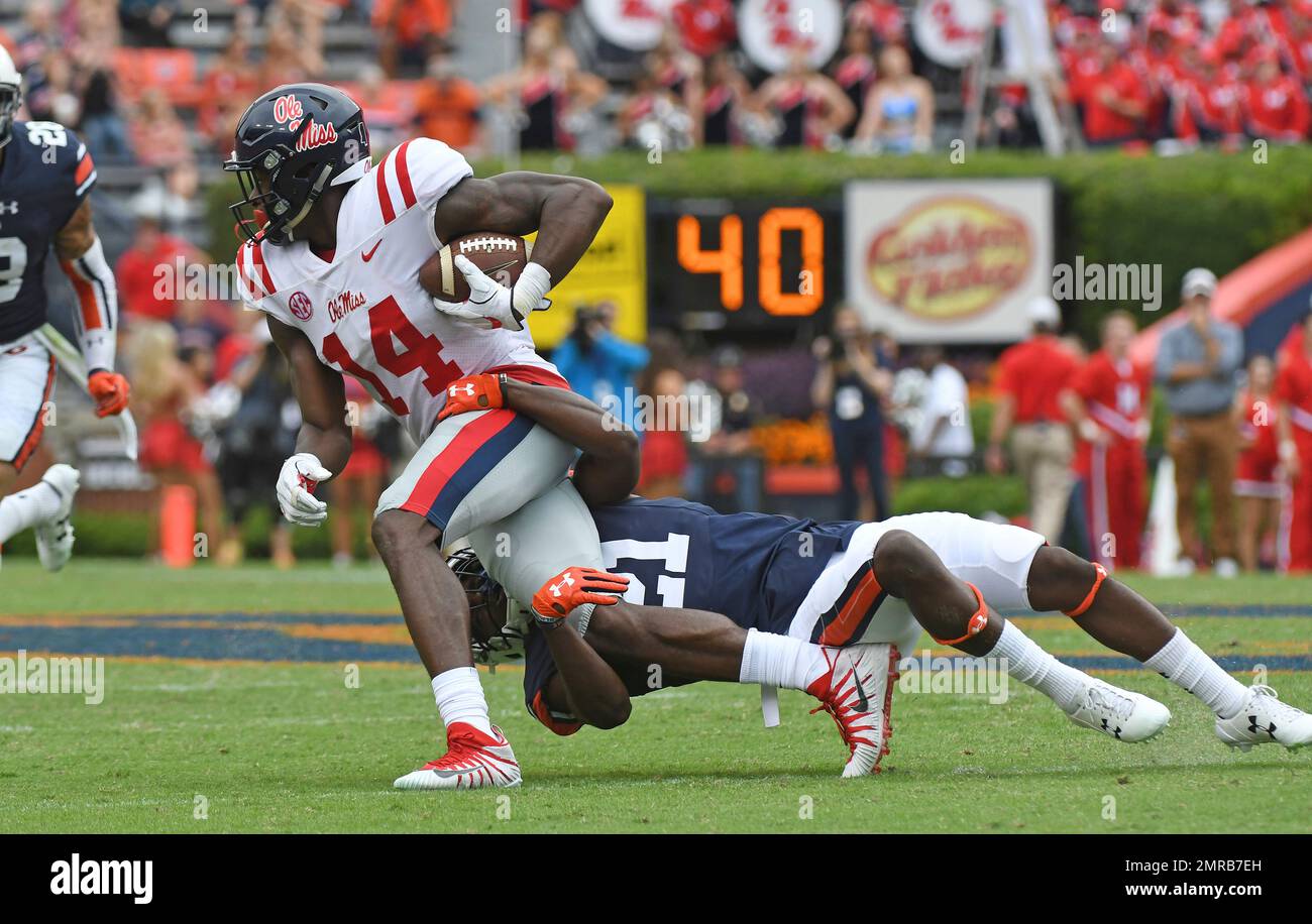 Auburn defensive back Traivon Leonard (21) tackles Mississippi wide ...