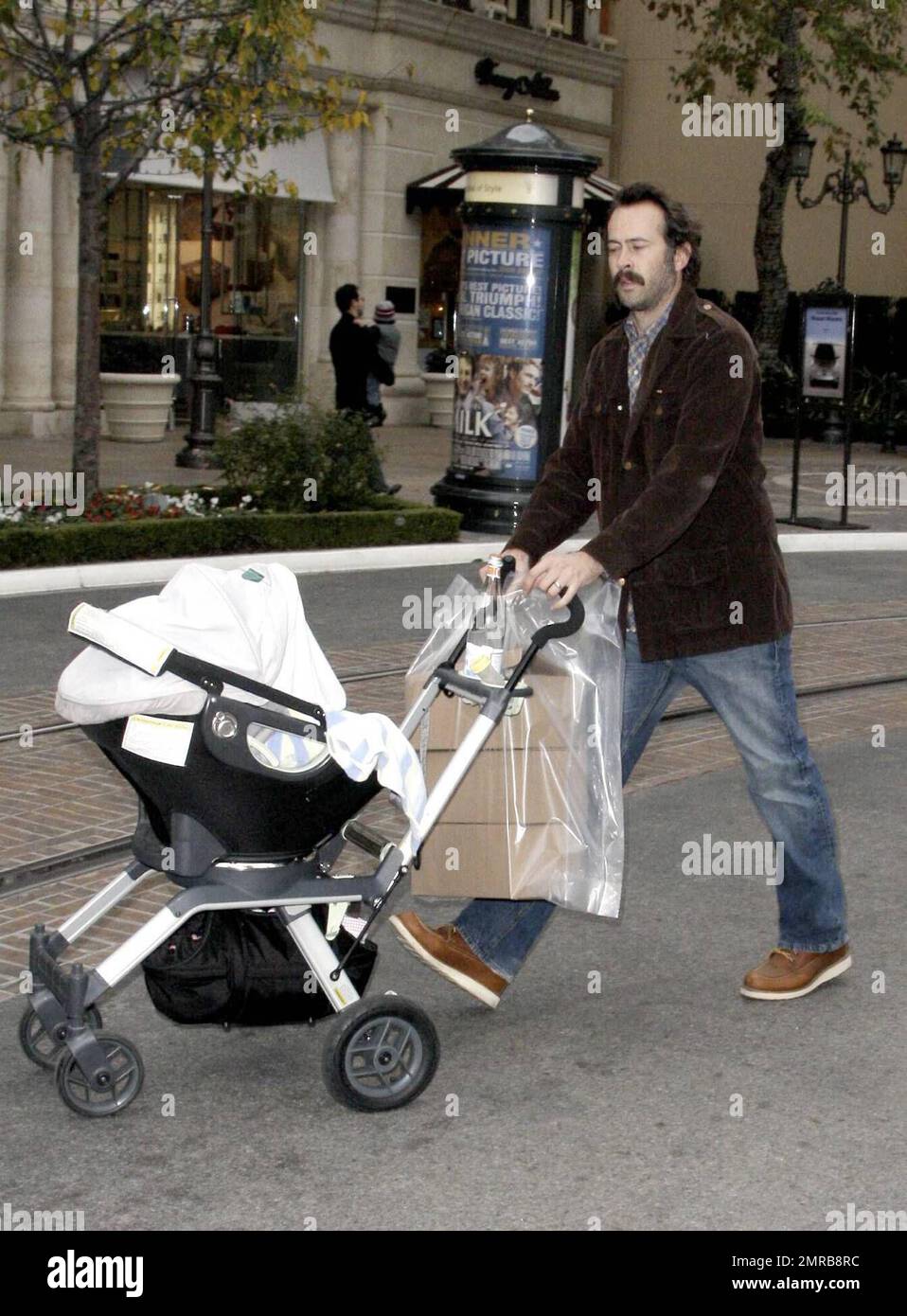 "My Name Is Earl" star Jason Lee spends some quality time with his ...