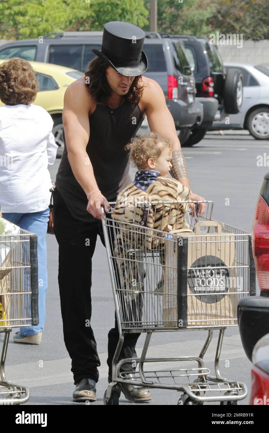 EXCLUSIVE!! Conan the Barbarian 3D star Jason Momoa wears a fun choice ...