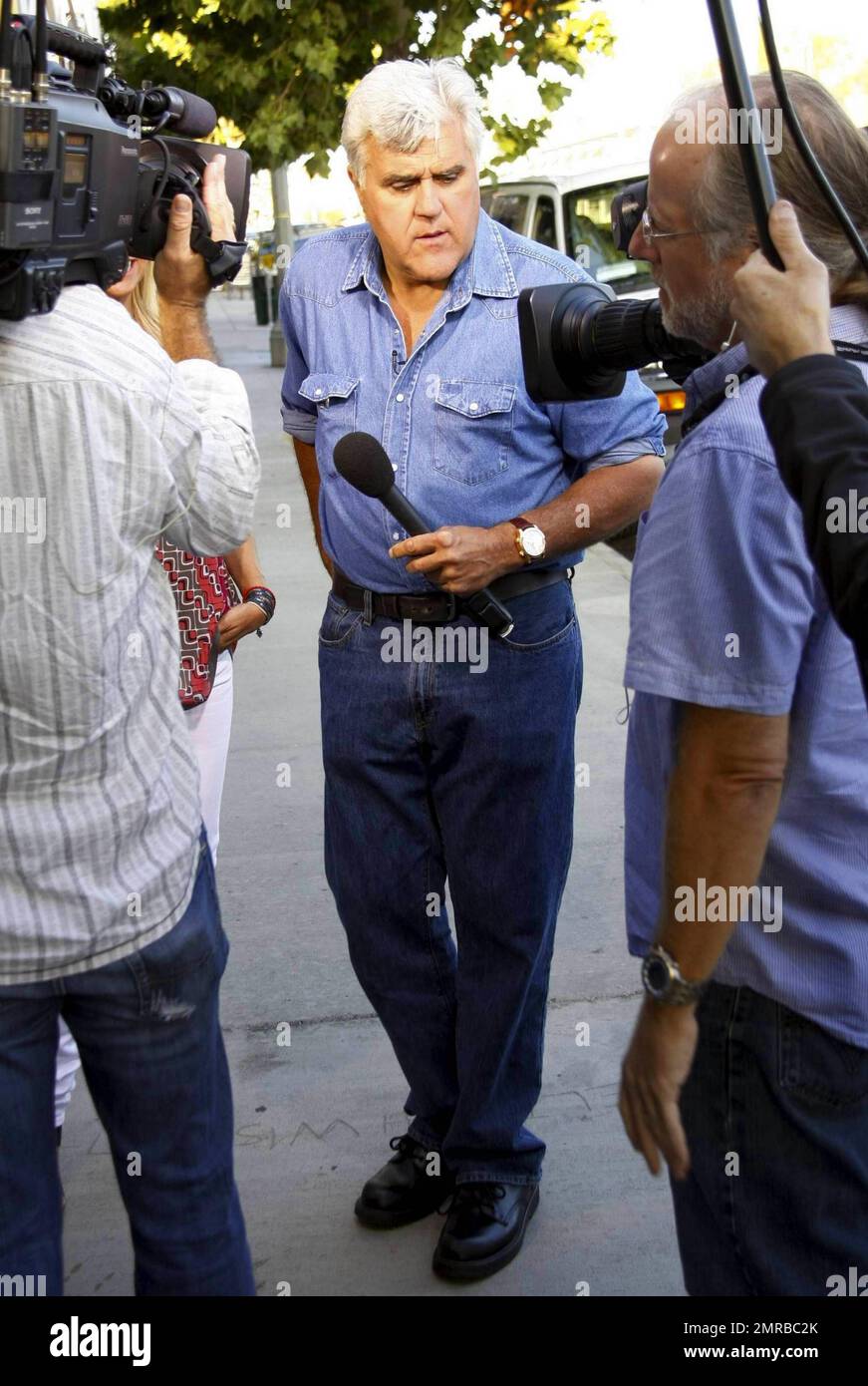 Jay Leno shows a passerby photos of some of the world's most well known ...