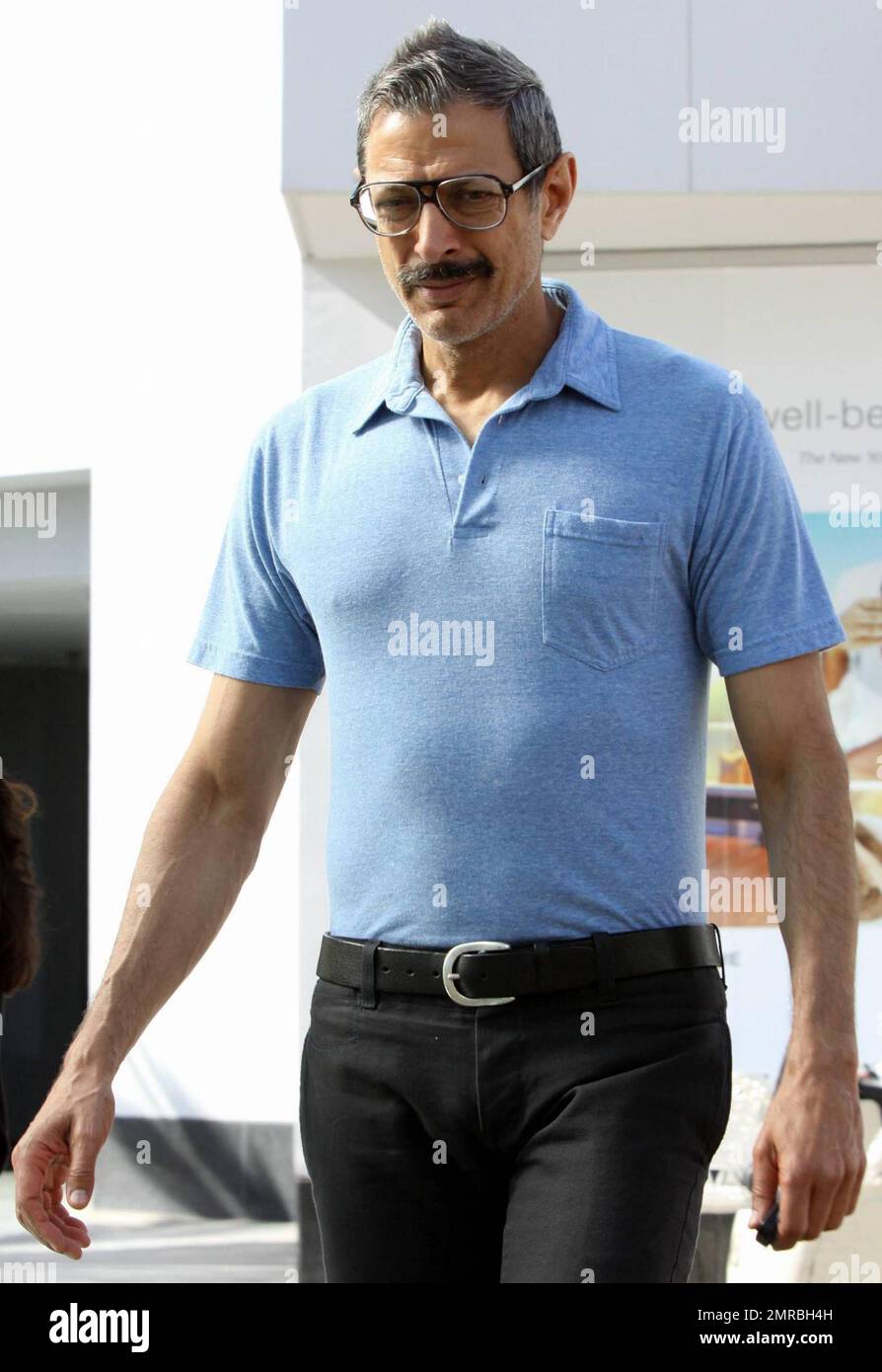 EXCLUSIVE!! Actor Jeff Goldblum looks slim and trim in a tight-fitting ...