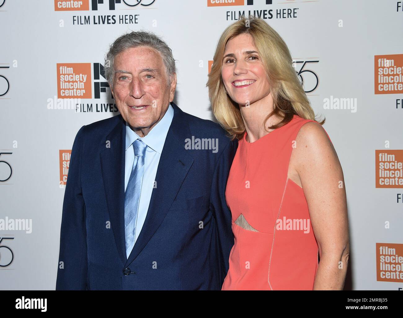 Singer Tony Bennett and wife Susan Benedetto attend the world premiere ...