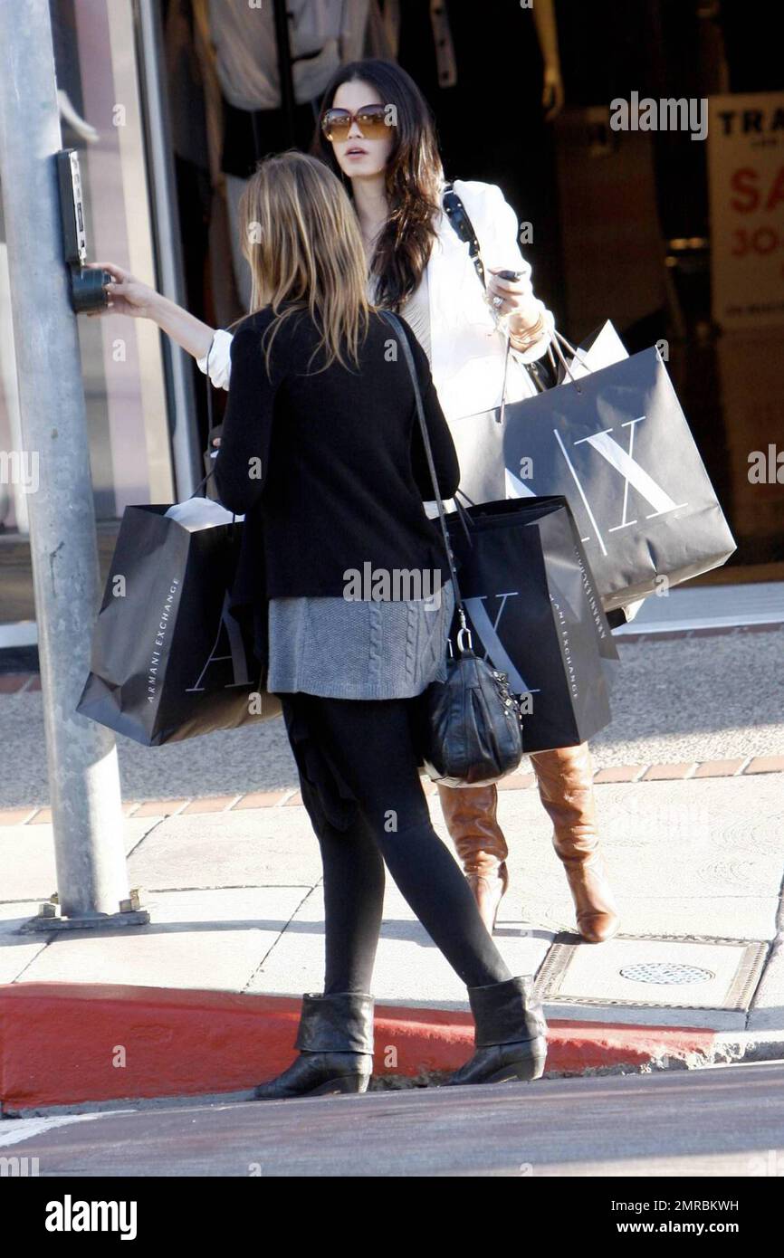 Actress Jenna Dewan Tatum begins the work week with a major shopping ...