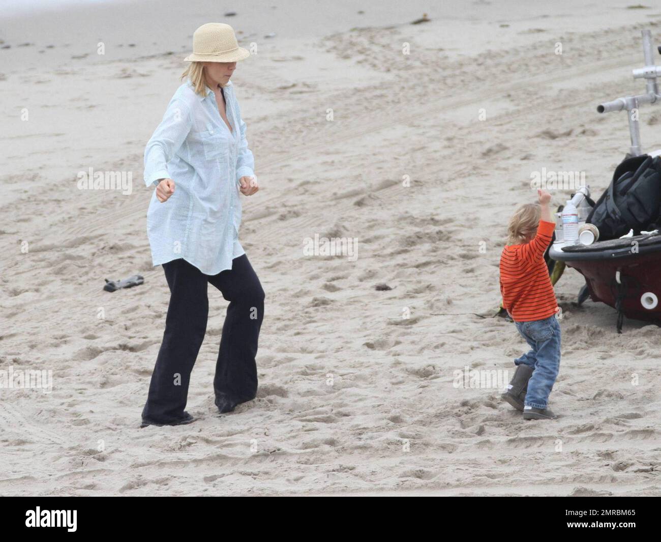 Actress Jenna Elfman has a great time on the set of "Friends with ...