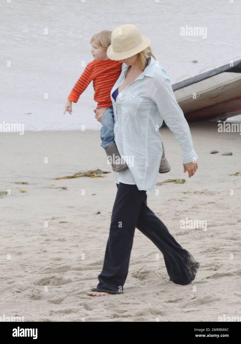 Actress Jenna Elfman has a great time on the set of "Friends with ...