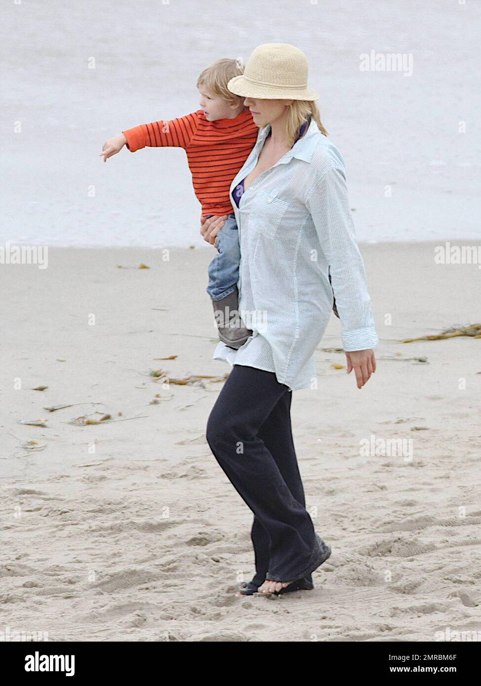 Actress Jenna Elfman has a great time on the set of "Friends with ...