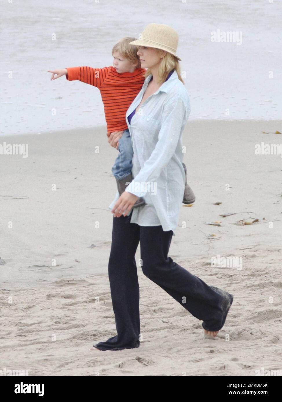 Actress Jenna Elfman has a great time on the set of "Friends with ...