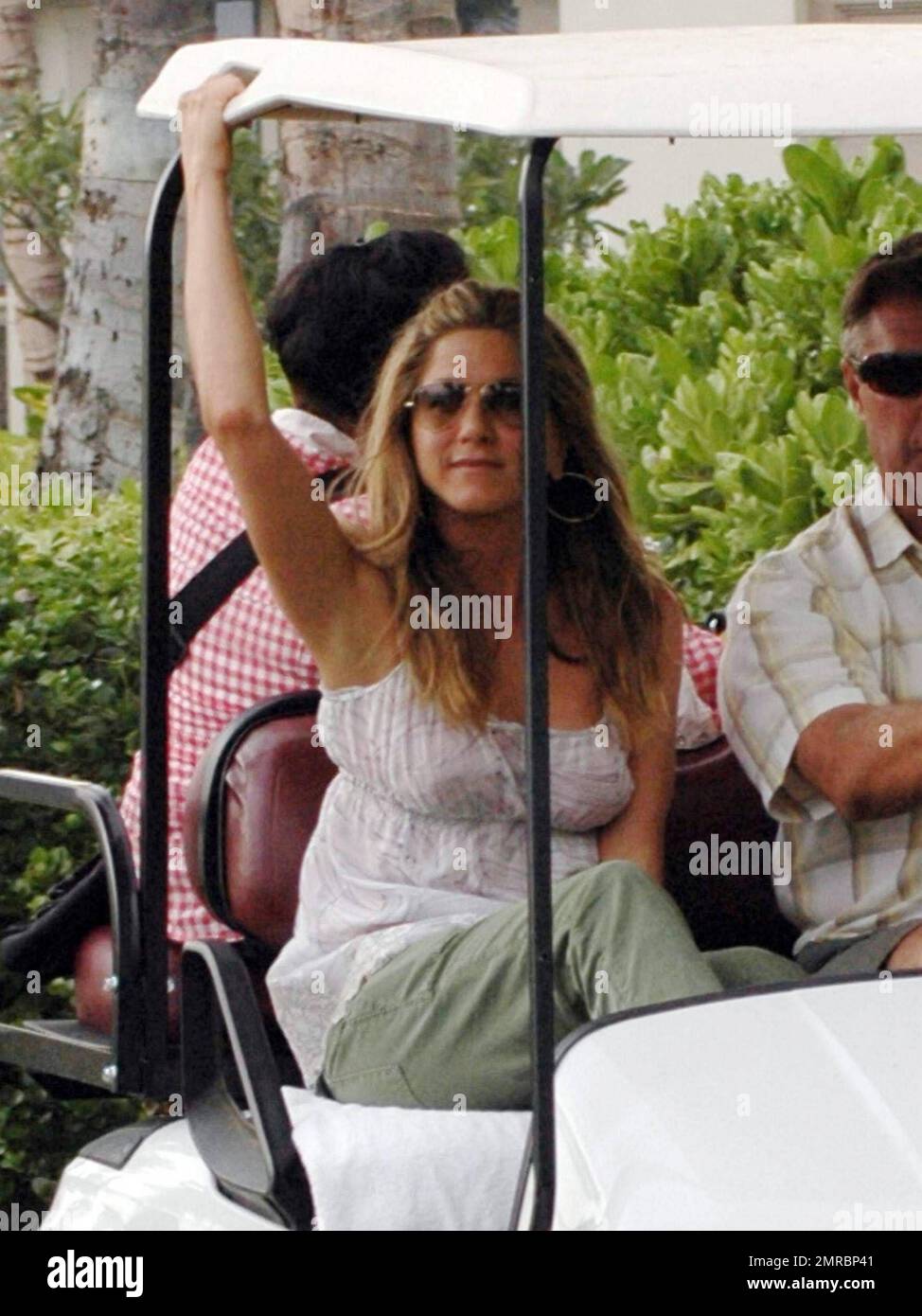 Actress Jennifer Aniston relaxes and enjoys the Hawaiian weather as she ...