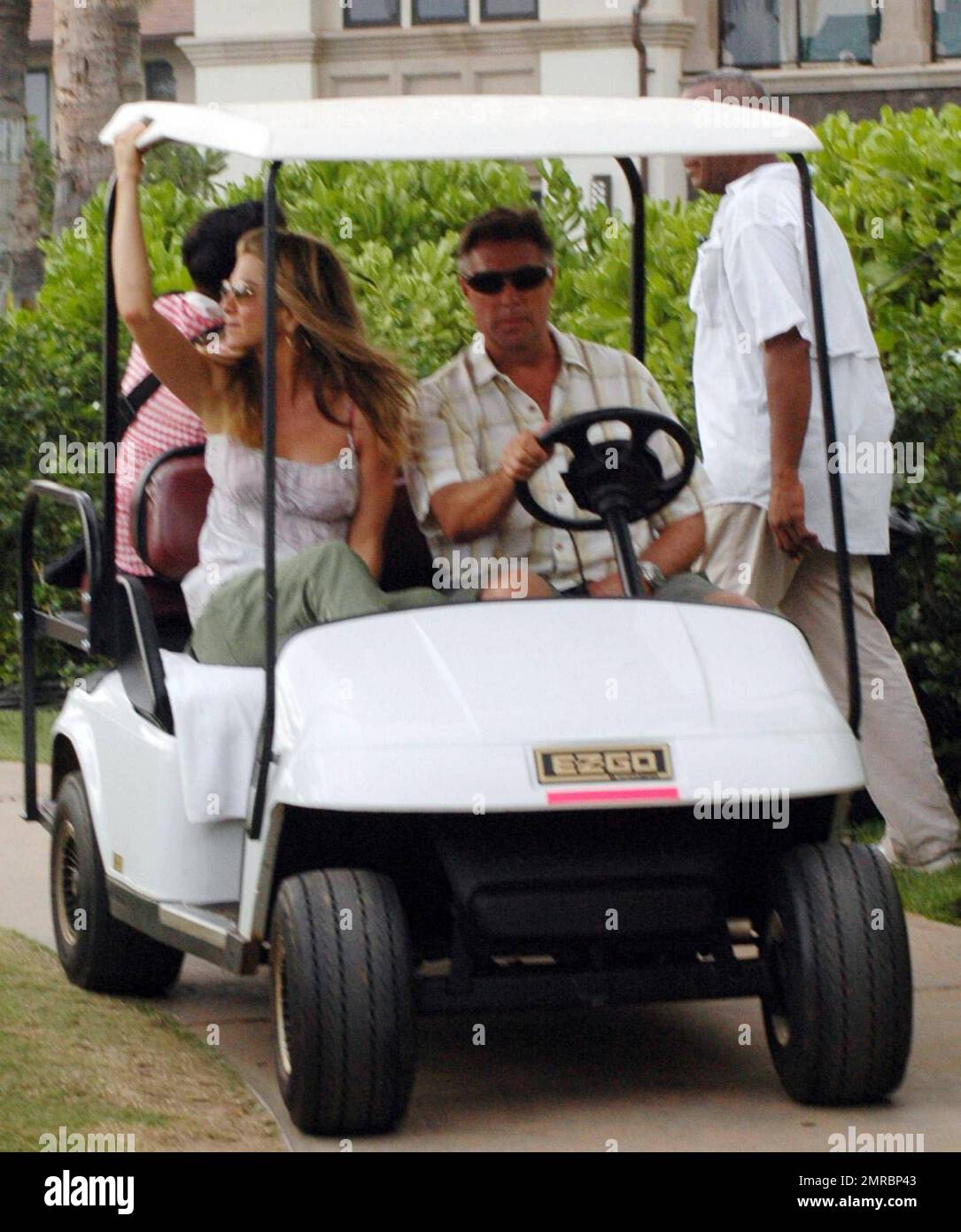 Actress Jennifer Aniston relaxes and enjoys the Hawaiian weather as she ...