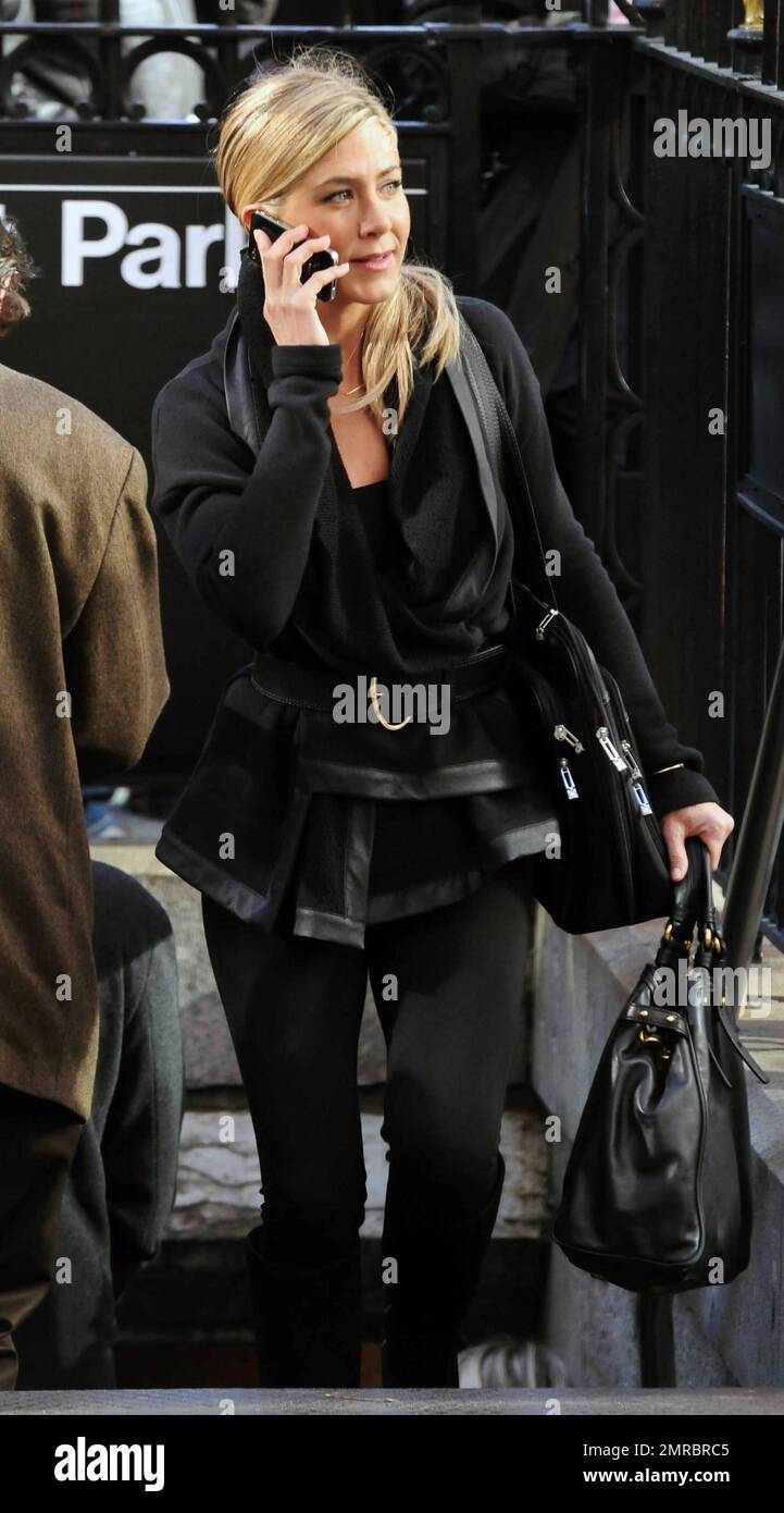 Jennifer Aniston is all smiles as she films scenes for her new movie ...
