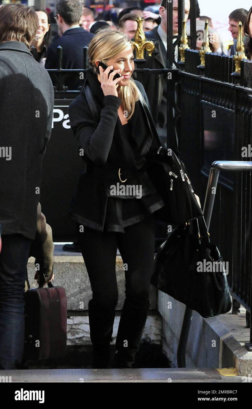 Jennifer Aniston is all smiles as she films scenes for her new movie ...