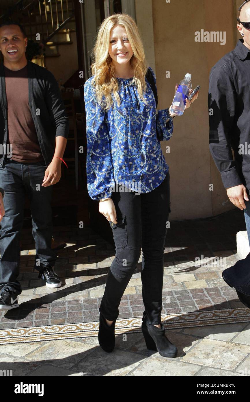 Jennifer Finnigan 2022
