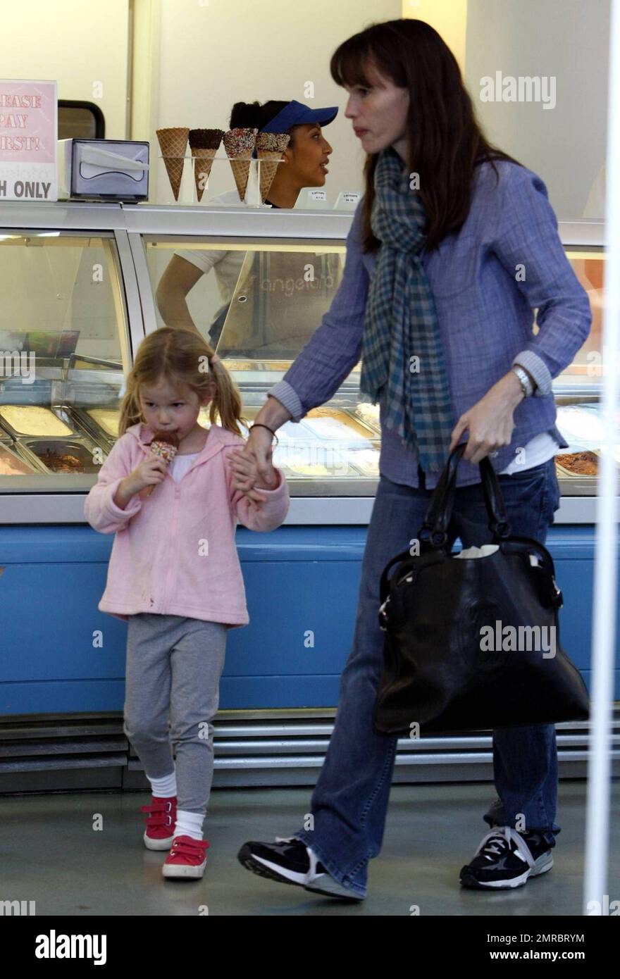 Jennifer Garner treats daughter Violet to a piggyback ride and an ice ...