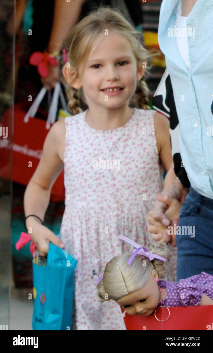 Actress Jennifer Garner gets in a day of shopping at The Grove with ...